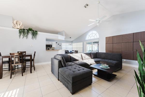 Cozy 4 Bedroom Home With Pool -Close To Everything - Lake Buena Vista, FL