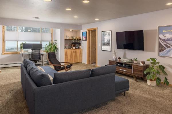 2 Br Home Minutes Away From The Airport - Anchorage, AK