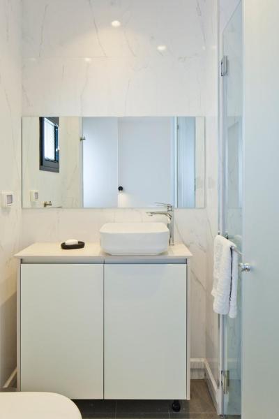 Elegant 2br & Veranda Close To Beach By Feelhome - Tel Aviv