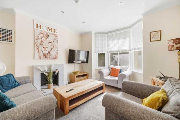 Peaceful 4-bed Home In Aylesbury - Aylesbury