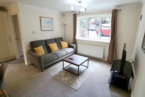 Bracknell 2 Bed Apartment With Parking - Berkshire