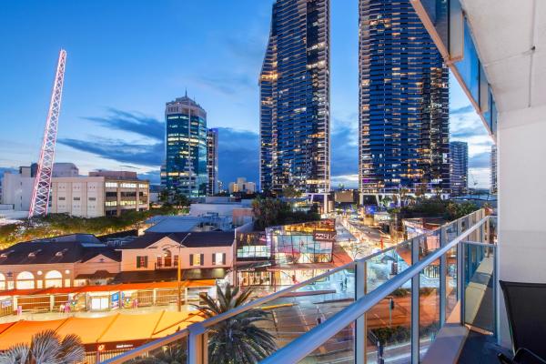 H Luxury Residences 1 Bedroom Hinterland View Apartment - Surfers Paradise