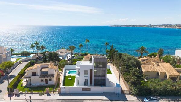 Private Villa Just Steps From The Beach - Playa Flamenca