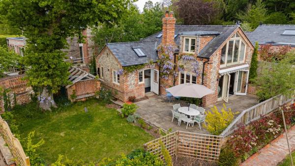 The Stag In The Chiltern Hills - Henley-on-Thames