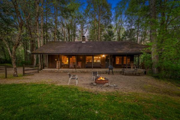 Crockett's Coonskin Cabin #540 - Tennessee