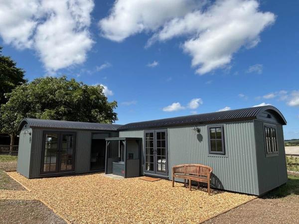 Luxury Cabin With Outdoor Bath & Spectacular Views - The Meadow Suite - Cotswolds