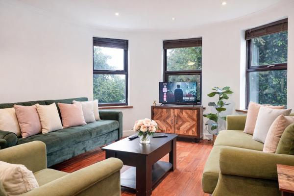 Crouch End 4bdr Flat Near Alexandra Palace & Hornsey With Private Balcony & Free Parking By Staylio London - 에식스