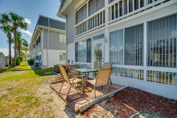 2 Mi To Sand! Port Charlotte Condo W/ Pool Access - Punta Gorda, FL