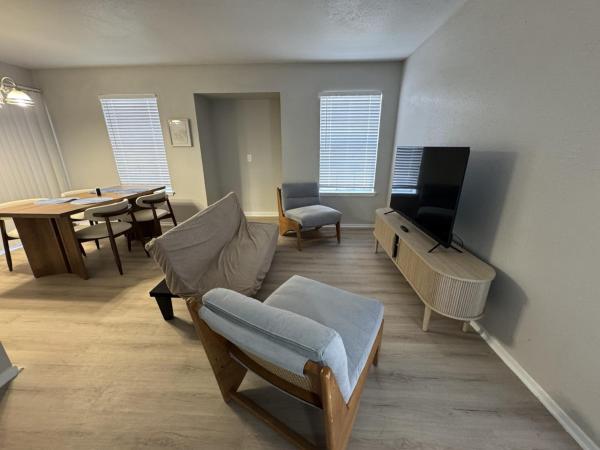 The Springs Modern And Stylish 2br Near Tx State - San Marcos, TX