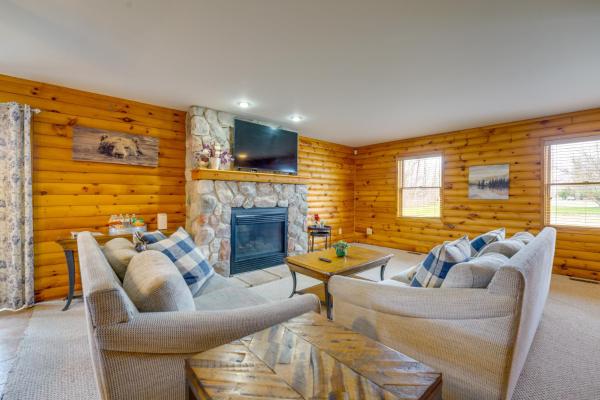 Fire Pit & Grill! Spacious Port Huron Home By Dtwn - Sarnia