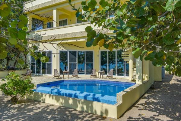 3-story Beachfront Villa Sleeps 7, Private Pool - Belize