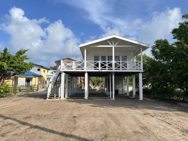 Central Placencia Walk To Everything Beach Home - Placencia
