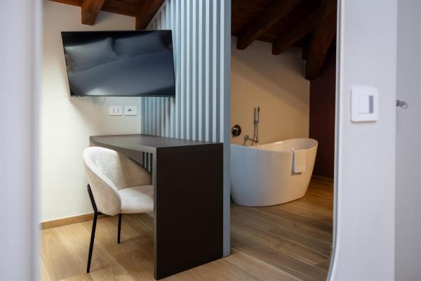 Rossovino Milano Boutique - Milan