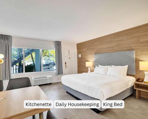 Ocean Blvd King Suite Kitchenette - Fort Lauderdale, FL