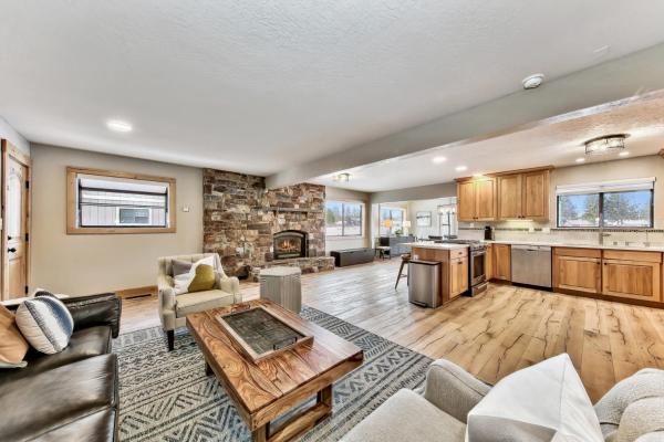 Waterfront Retreat - Pets Hot Tub Bbq - South Lake Tahoe, CA