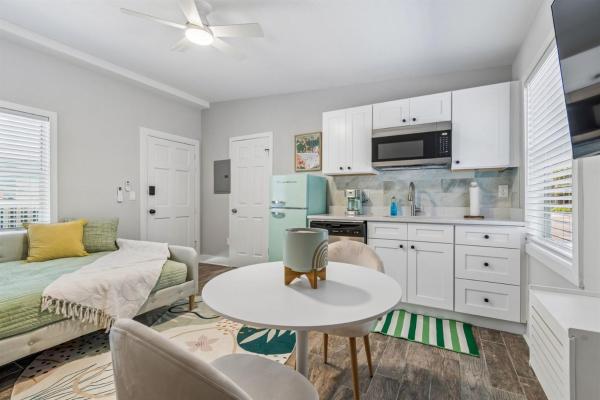 Wave Resort Madeira Beach Florida Studio 2 W Pool - Madeira Beach, FL