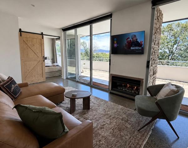 Loveland Penthouse Luxe Lakeside Escape - 金德拜恩