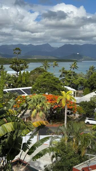 Ground Floor Of 2 Storey Artist's Studio House - Port Douglas