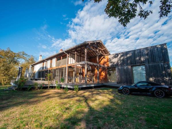 Domaine De Coursat Avec Piscine Chauffée Et Services Haut De Gamme Pour 16 Personnes - Fr-1-791-35 - Landas