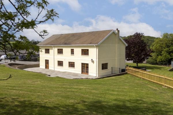 The Farmhouse At Penuwch - Large Holiday Home With Indoor Pool And Sauna - Llansteffan
