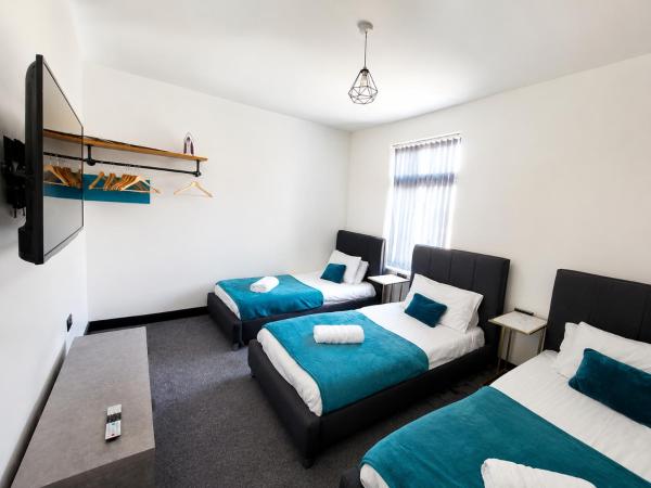 Tudors Esuites - Three Bedroom House - #16b - Wolverhampton
