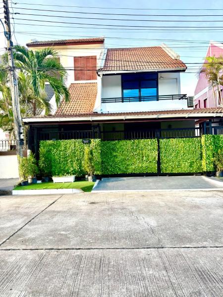 Warisa Grand 4 Bedroom Villa - Rayong