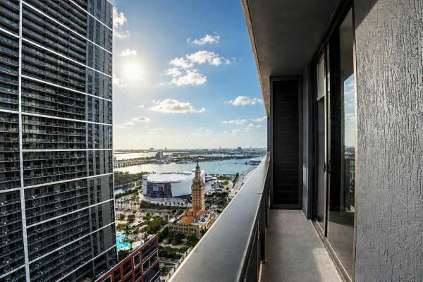 Miami Skyline Condo Near Bayside For 5 - Miami, FL