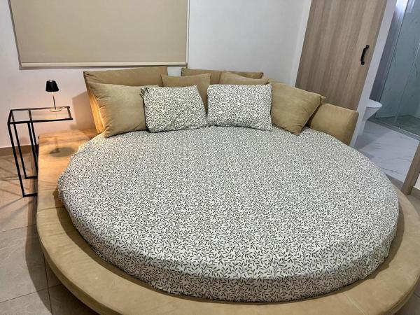Cozy Room In Quiet Village Street - Limassol