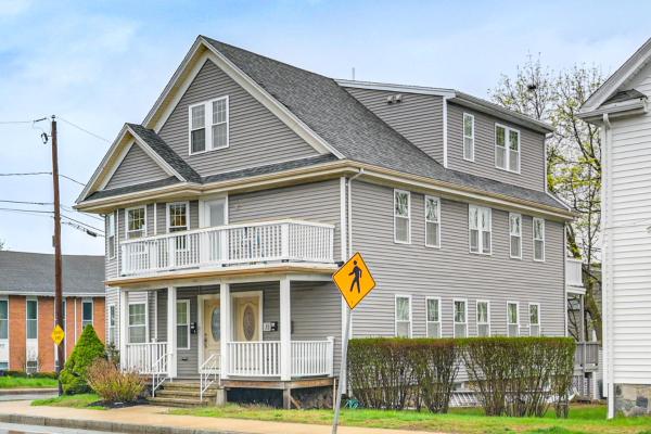 2-story Apt South Of Boston: Spacious + Convenient - Brockton, MA