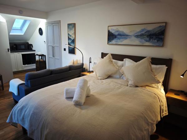 The Wooden Nest - Private King Studio Near Slieve Russell Hotel - Fermanagh