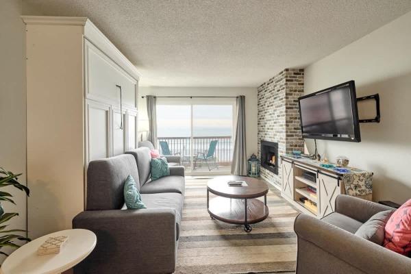 Oceanfront Condo - Second Floor - Pet Friendly - Lincoln City, OR