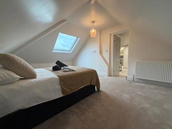 1 Bed - Sleeps 2 - Free Parking - Enfield, UK