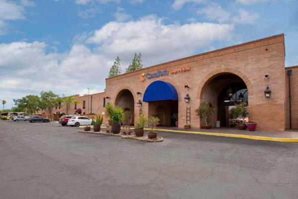 Comfort Suites Tucson Near Sabino Canyon - Tucson, AZ