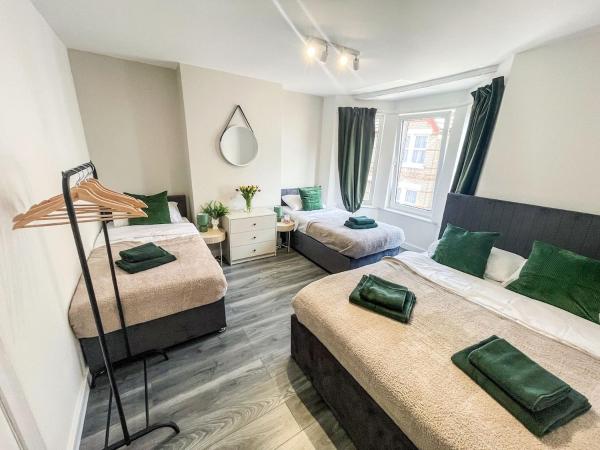Poole Coastal House Sleeps 8 Near Sandbanks - 伯恩茅斯