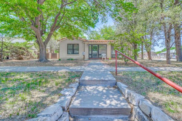 Highly Walkable Area! Charming Roswell Bungalow - Roswell, NM