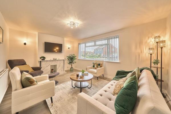 Grand 4br Home Near Heathrow Free Parking & Garden - Woking
