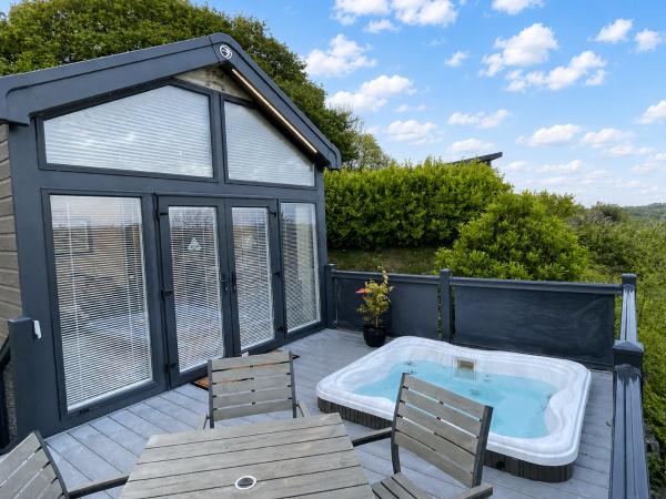Ty Poppy At Noble Court With Hot Tub - Carmarthenshire