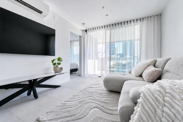 Luxury Balcony Apartment | Pool, Sauna & Rac Arena - Victoria Park