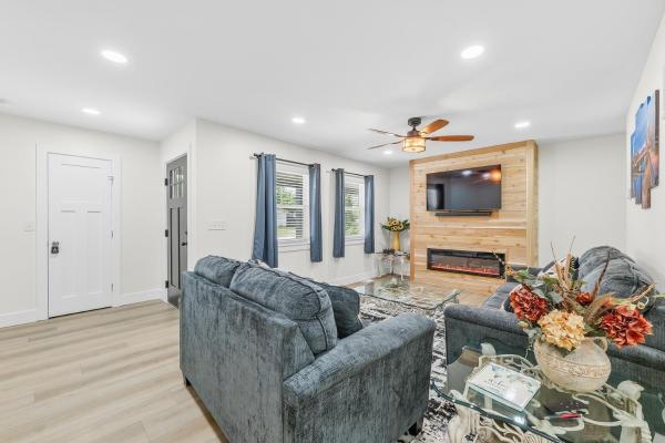 Stylish 3br Near Downtown, Zoo Evcharger, Fastwifi - Derby, KS