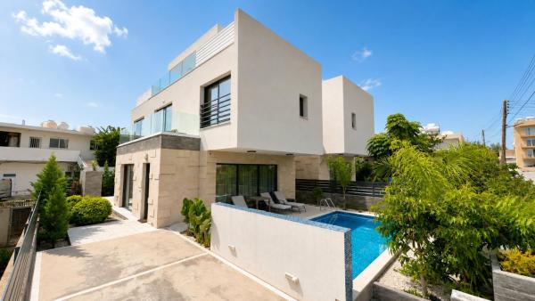 Central Luxury 3 Bedroom Villa With Pool - Kato Paphos
