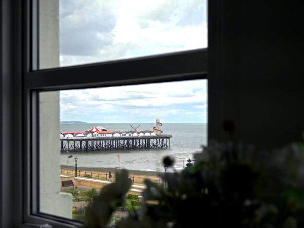 Stylish Beachfront Retreat With Spectacular Sea Views - Herne Bay