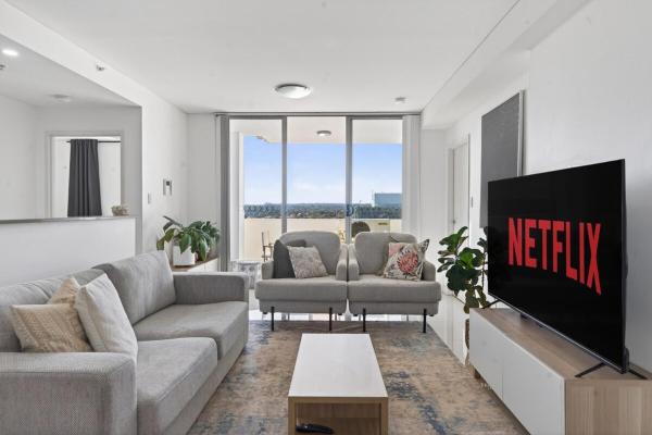 The Viewpoint - Elegant 2br Stay With Parking - Parramatta