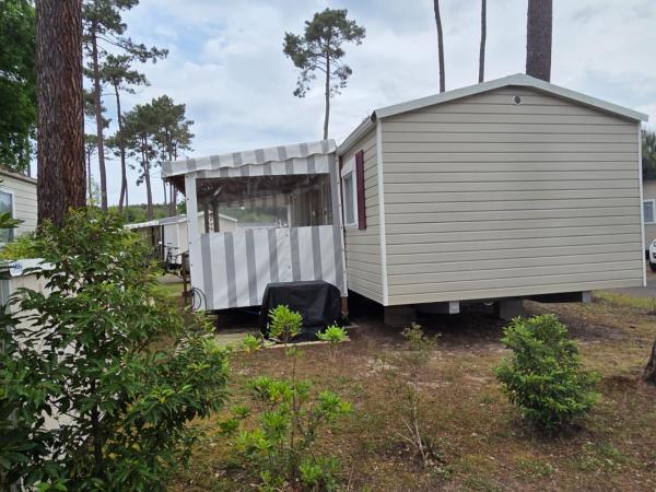 Sous Les Pins Dans Camping 4 éToiles Mh Familial 322 6 à 8 Couchages 2 Salles De Bain 2 Wc - France