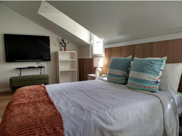 Romantic And Renewed 1 Bedroom Apt In Campolide - 2s - Amadora