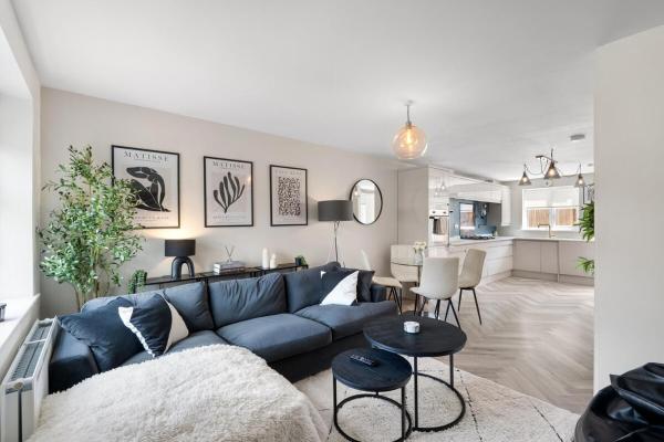 Luxury Hertford Stay, Sleeps 6, Parking For 2 Cars - 스테버니지