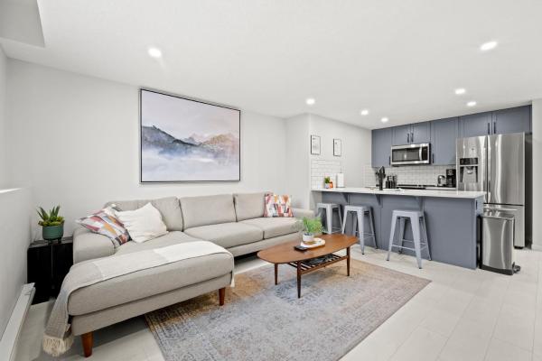 Stylish & Comfy Mountain Escape King Bed Ps5! - Calgary
