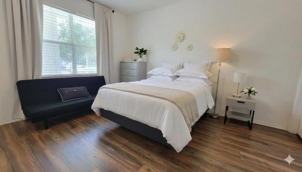 Spacious 2br 2ba Suite - Walk To Mall & Hospitals - Gainesville, FL