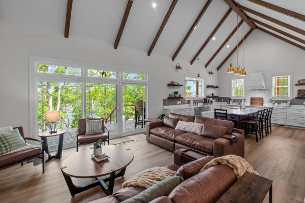 Peaceful Lakehouse - Relax & Recharge - Pet Friendly - Tuckertown Reservoir, NC