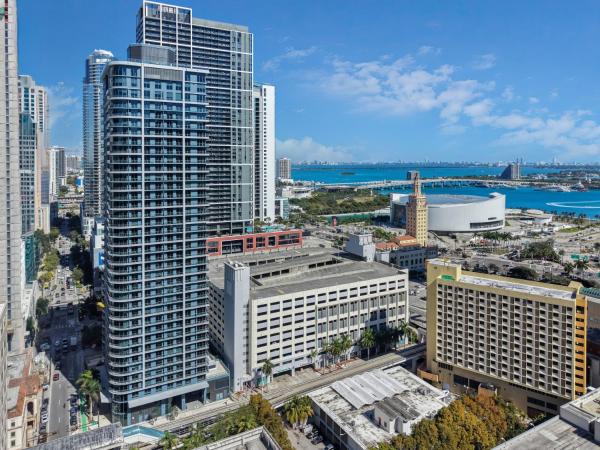 Apex Executive Apartments - 121 Ne 5th St Miami - Coral Gables, FL