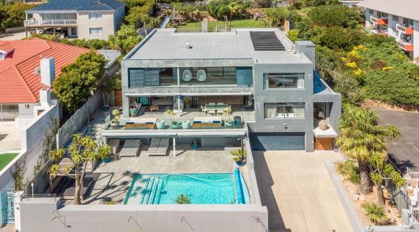 Camps Bay Luxury Family Villa With Ocean Views - Camps Bay
